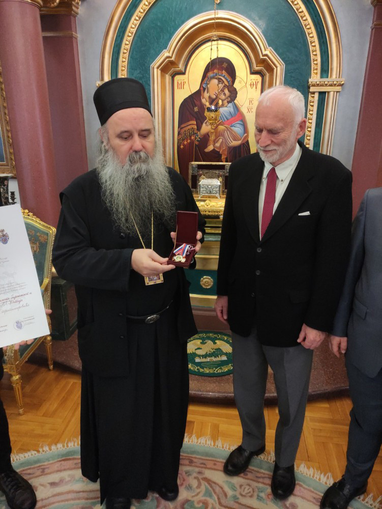 Episkop Fotije odlikovan krstom Vožda Đorđa Stratimirovića